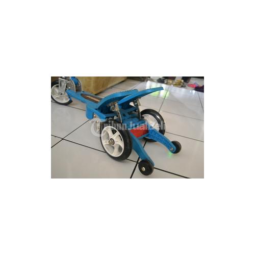 Skuter anak sepeda roda tiga atau otopet terbuat dari besi cocok untuk ...