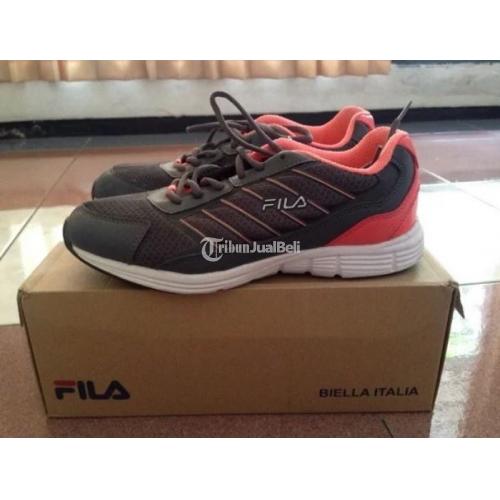 Sepatu Olahraga Cewek Keren Merk Fila Original Size 39 Warna Abu Pink ...