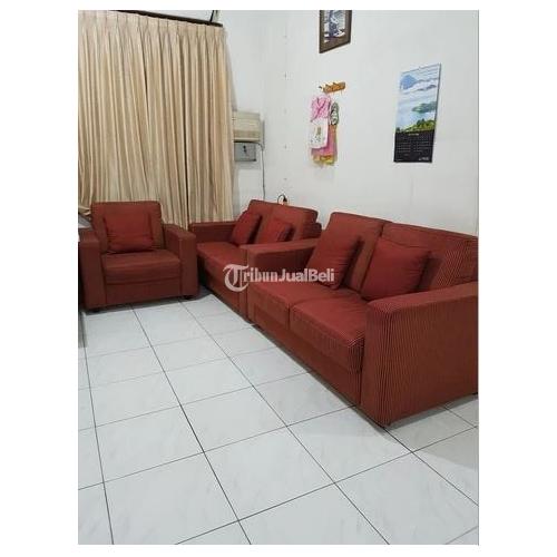 Sofa Second Satu Set Warna Merah Bergaris Burgundy Busa Empuk di ...