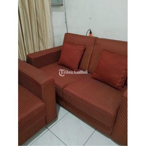 Sofa Second Satu Set Warna Merah Bergaris Burgundy Busa Empuk di ...