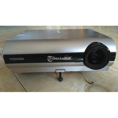 Proyektor 1800 Lumen Toshiba TDPdiS25 Uk. Layar 70 Inch Mulus di ...
