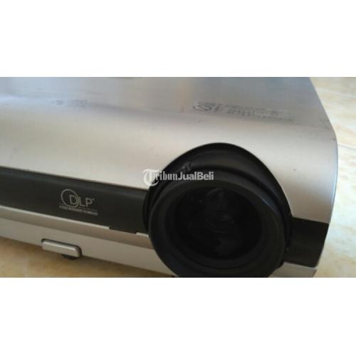 Proyektor 1800 Lumen Toshiba TDPdiS25 Uk. Layar 70 Inch Mulus di ...
