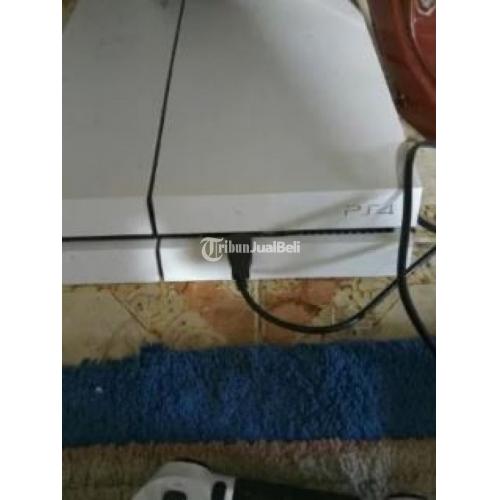 Sony PS4 Warna Putih Mulus Kondisi Oke Sekali No Minus Siap Pakai di ...