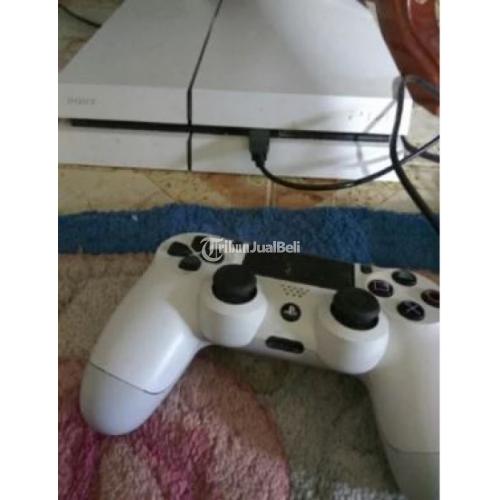 Sony PS4 Warna Putih Mulus Kondisi Oke Sekali No Minus Siap Pakai di ...