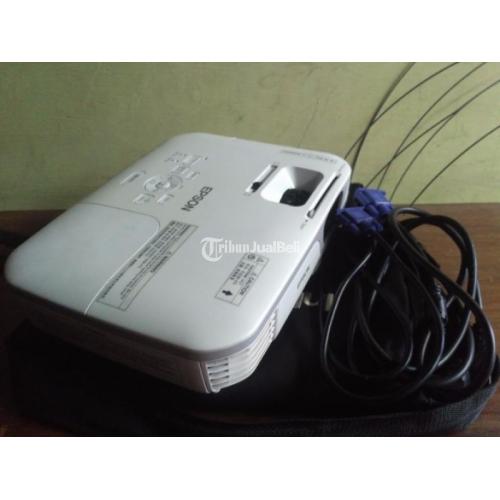 Infocus/Proyektor Epson EBdiX11 XGA 3LCD Mulus Normal Fullset Lengkap di Bandung - Tribun JualBeli
