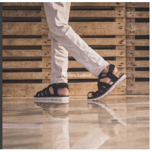 Navara Man Woodley Black Sandal di Surabaya - Tribun JualBeli