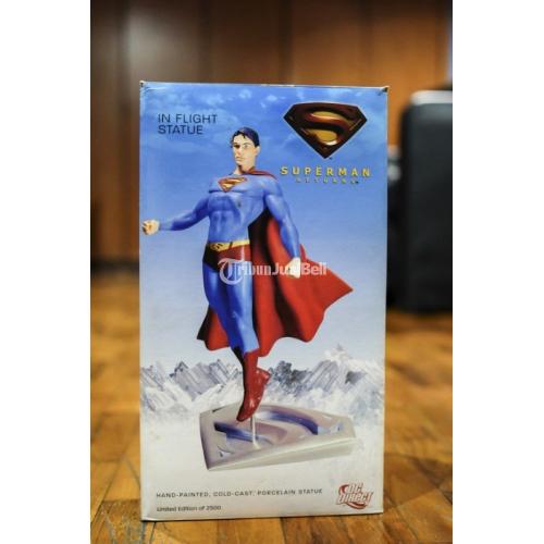 Superman Returns in Flight Statue Mulus Like New Barang Koleksi di ...