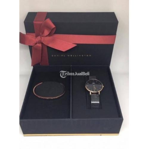 Jam DW BNIB ada Boxnya dan Buku Panduan Serta lengkap Kartu Garansi di ...