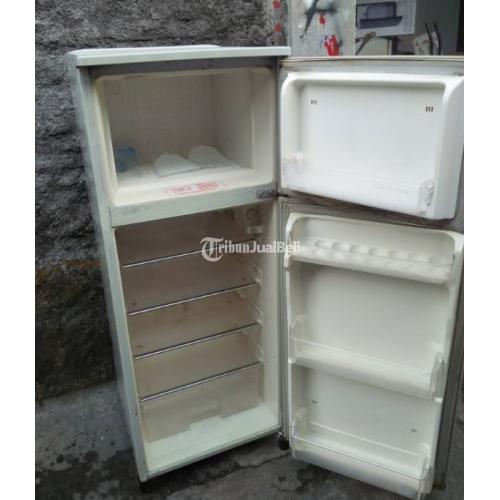 Kulkas 2 Pintu Merek Sharp Nice Cristal Orisinil Bagus Freon masih apik ...