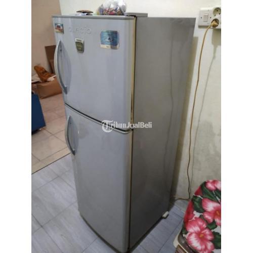 Kulkas 2 Pintu Merk Toshiba Glacio Bekas Bagus Harga Nego di Solo - Tribun JualBeli
