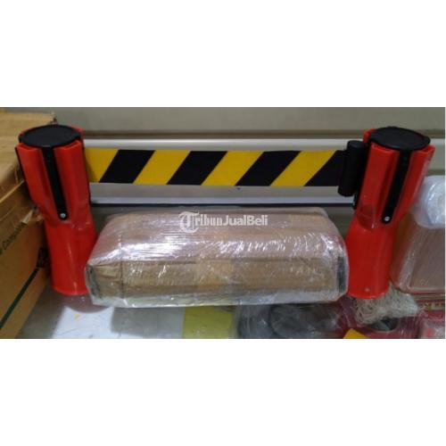 Q line cone retractable belt barrier,pita pembatas kerucut kuning hitam ...