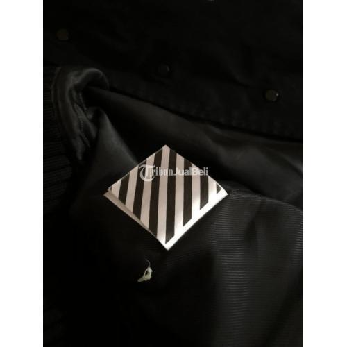 Off White Spray Paint Logo Varsity Jacket Bekas Mulus di Jakarta ...