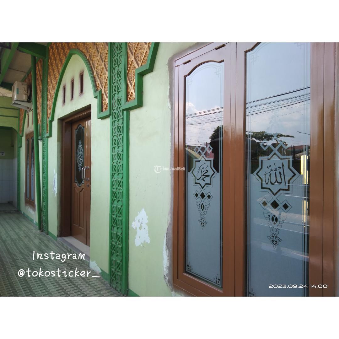 Sticker Kaligrafi Kaca Masjid di Demak - Tribun JualBeli