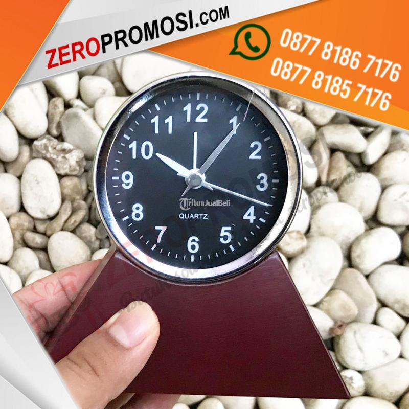 Souvenir Jam Meja Kayu Segitiga Promosi Jam JHM004 di Tangerang ...