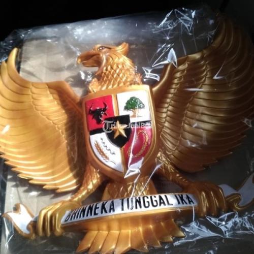 Gambar Burung Garuda Pancasila Bahan Fiber Cat Kuning Emas di Jakarta ...