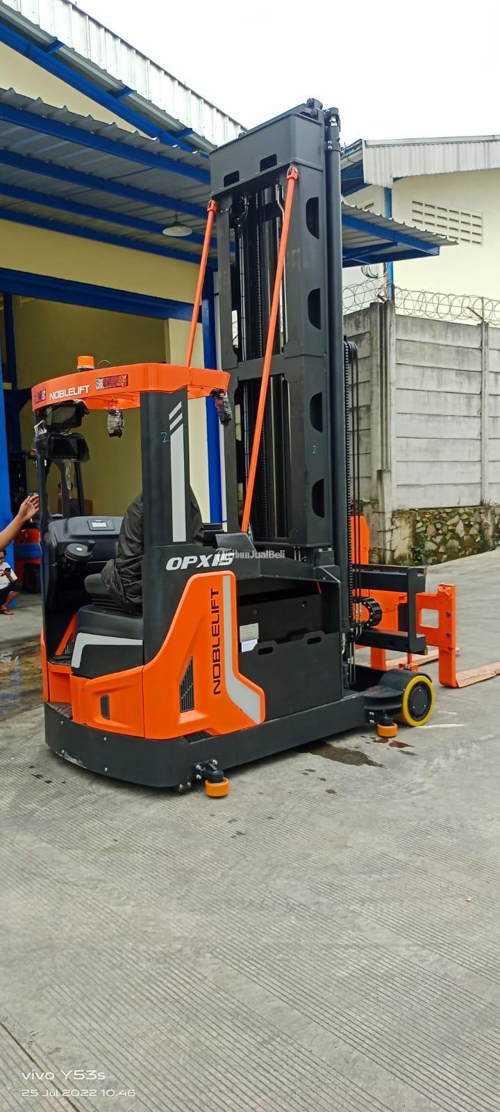 Reach Truck Noblelift Opx15 Untuk Lorong Racking Sempit di Gresik ...
