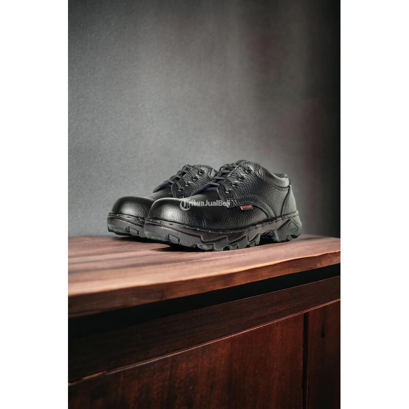 Sepatu Safety Track di Dumai - Tribun JualBeli