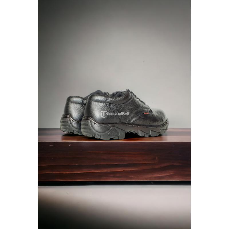 Sepatu Safety Track di Dumai - Tribun JualBeli