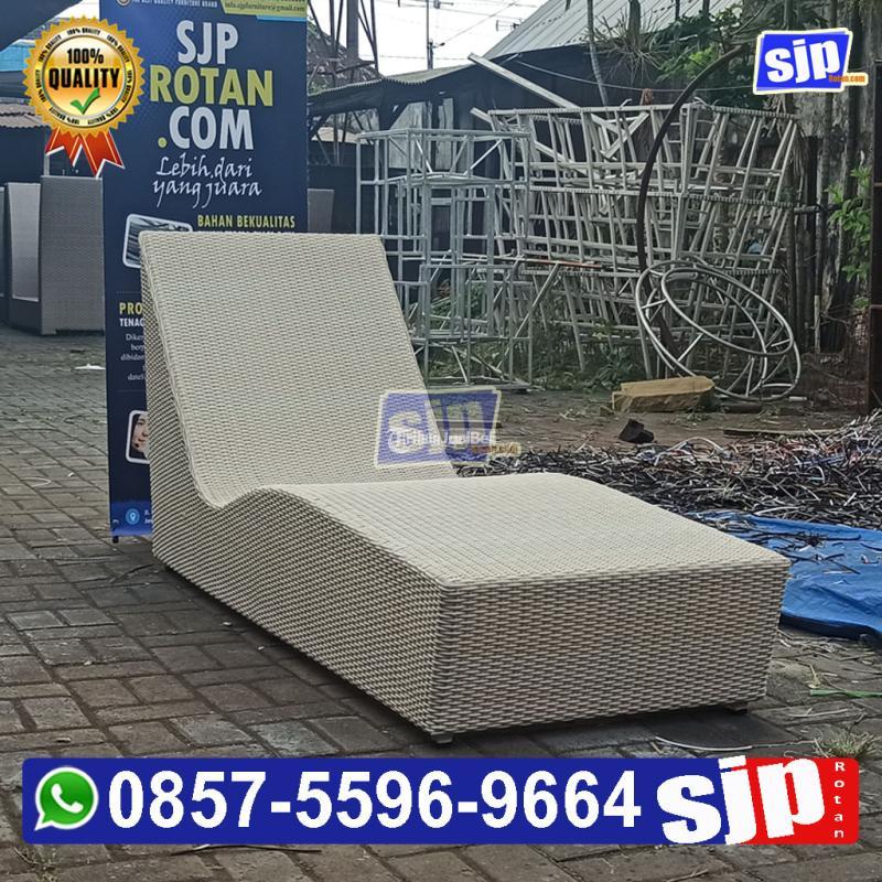 Sun Lounger Rotan di Batu - Tribun JualBeli