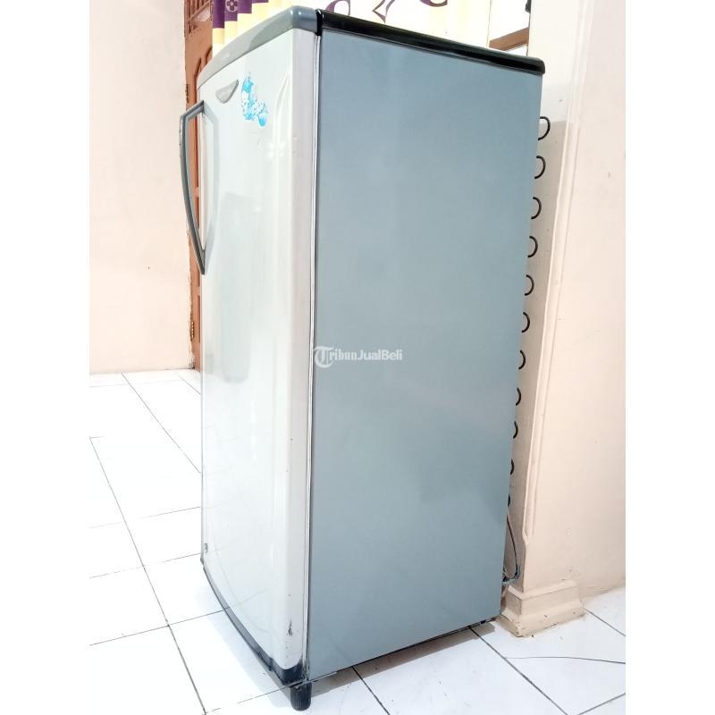Freezer Standing 6 Rak Bekas Merk Toshiba di Klaten Jawa Tengah ...
