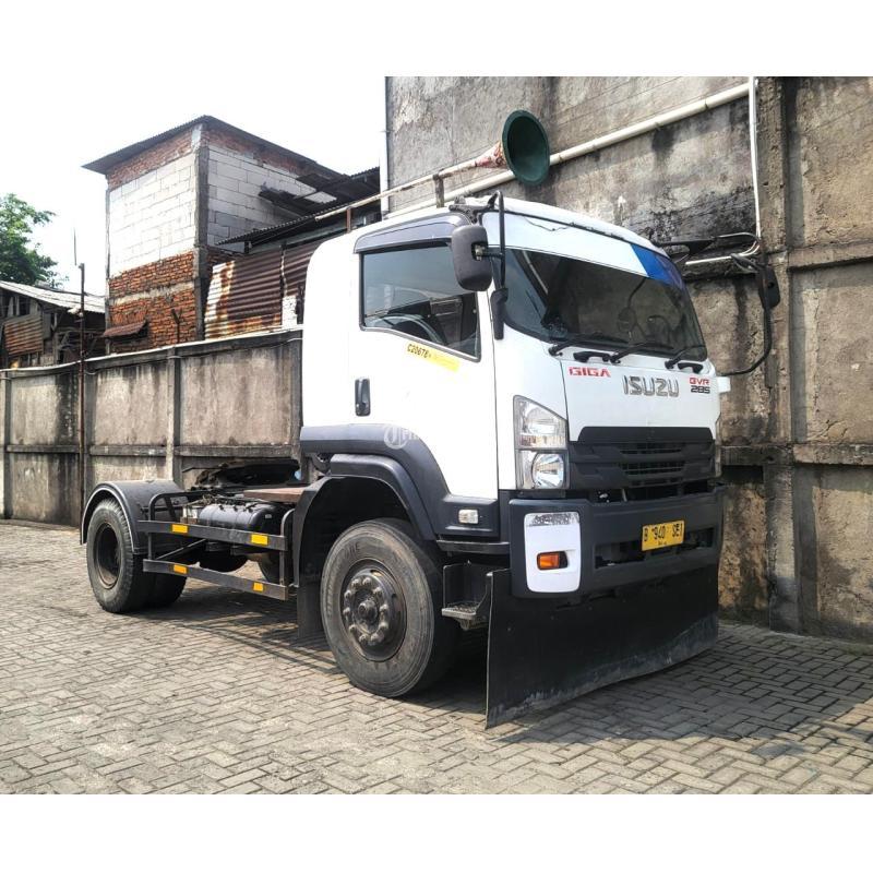 Isuzu Giga Engkel 4x2 GVR 34 J HP ABS Tractor Head 2022 Kepala Trailer ...