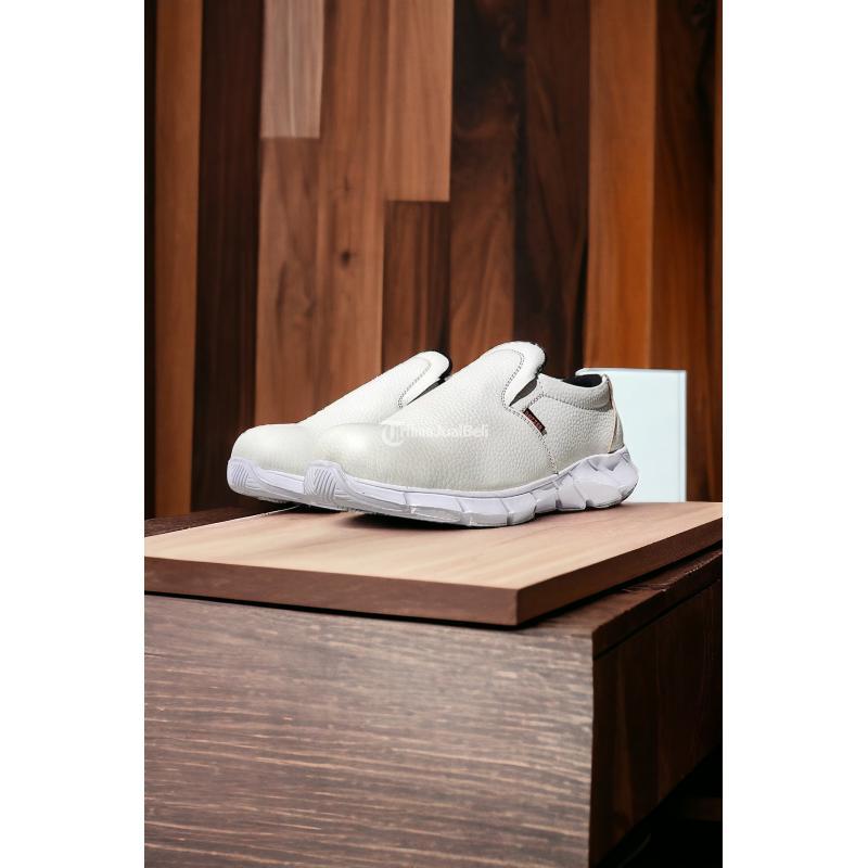 Pengrajin Sepatu Safety Harga Terjangkau di Gresik - Tribun JualBeli