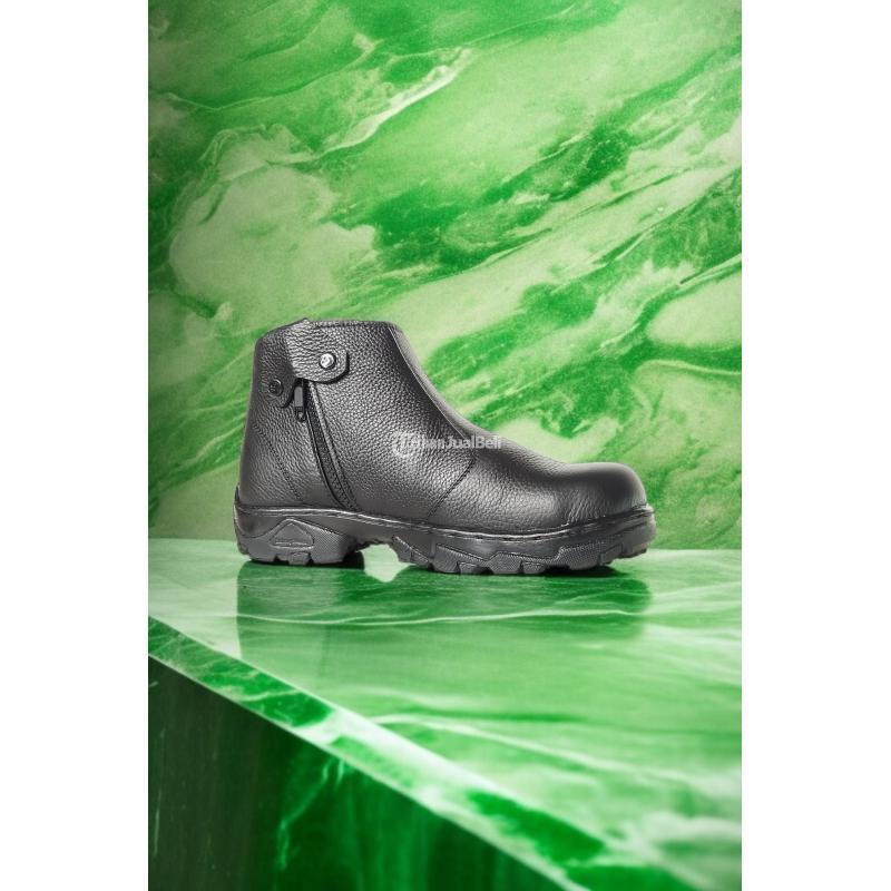 Grosir Sepatu Boot Safety Boots di Purwakarta - Tribun JualBeli