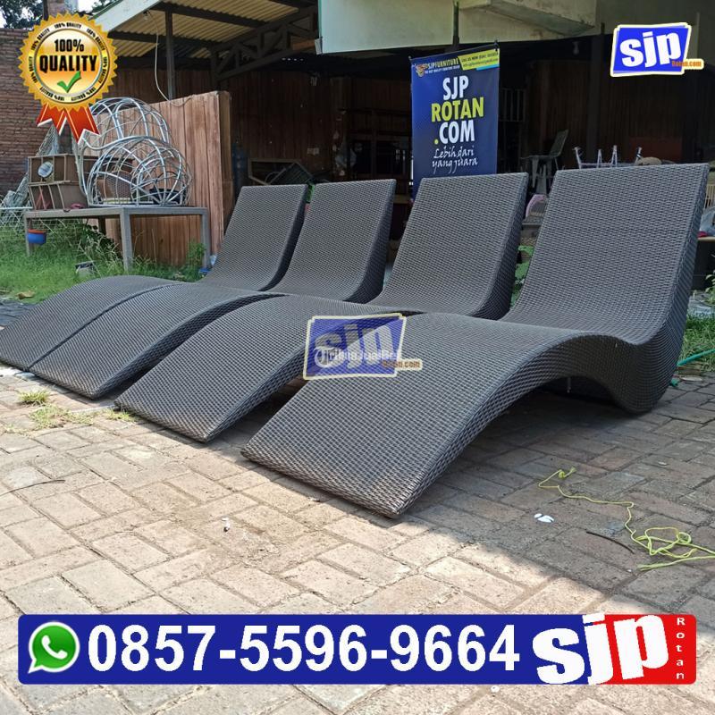 Sunbed Sun Lounger Rotan Sintetis Kursi Kolam Renang di Malang - Tribun JualBeli