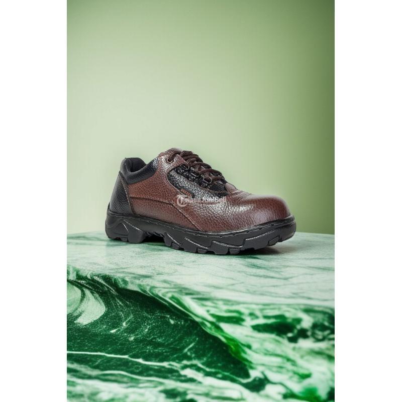 Pengrajin sepatu proyek Lahat Ckampek di Karawang - Tribun JualBeli