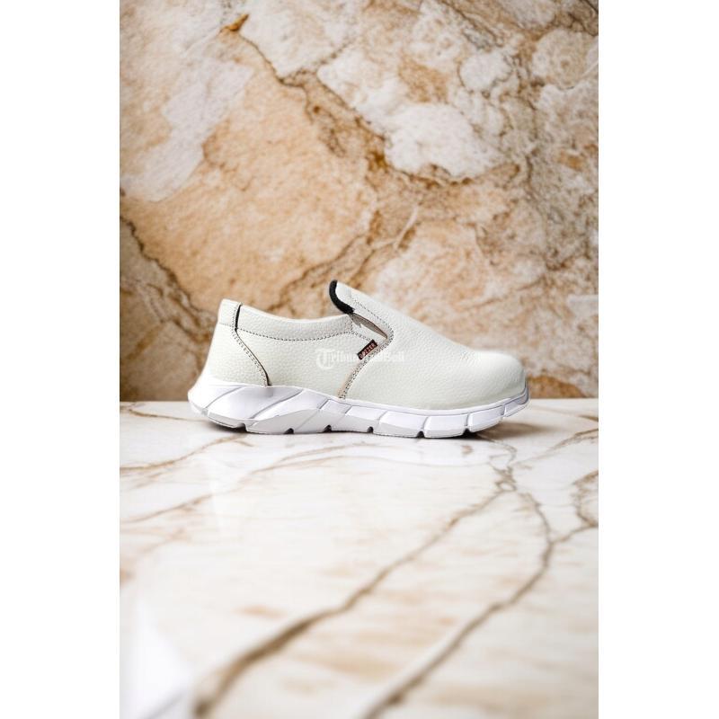 Pengrajin Sepatu Kerja Lapangan di Tuban - Tribun JualBeli