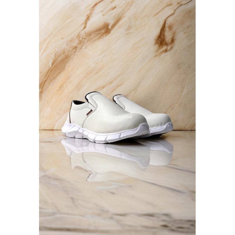 Pengrajin Sepatu Kerja Lapangan di Tuban - Tribun JualBeli