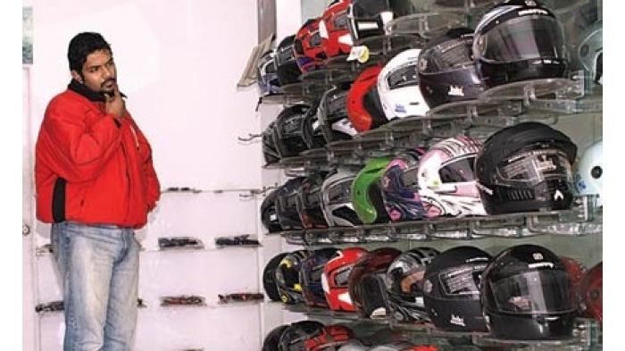 Demi Keselamatan, Begini Cara Benar Memilih Helm Sesuai Ukuran Kepala ...