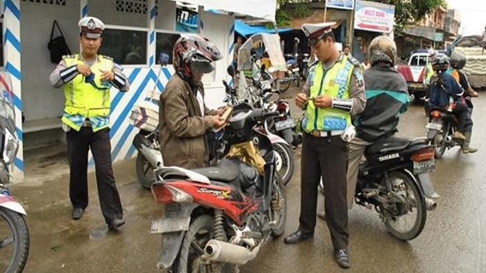 Denda Gak Punya SIM atau Gak Bawa SIM saat Kena Tilang Polisi Berbeda, Segini Biayanya! - Blog ...