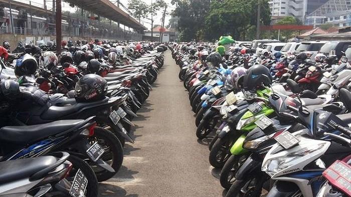 Sering Dibedakan, Ini Penjelasan Adanya Perbedaan Tempat Parkir Mobil ...