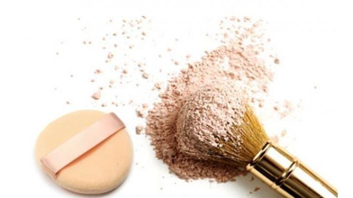 Spons atau Kuas? Ternyata Ini Cara Terbaik untuk Aplikasikan Bedak pada ...