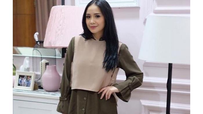 Tampil Simpel dengan Barang Branded, Intip Koleksi Kemeja Nagita Slavina - Blog TribunJualBeli.com
