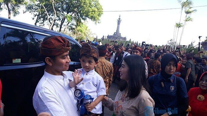Jan Ethes Cucu Jokowi Curi Perhatian Pakai Baju Adat Bali - Blog ... Jan Ethes Cucu Jokowi Curi Perhatian Pakai Baju Adat Bali - Blog ...
