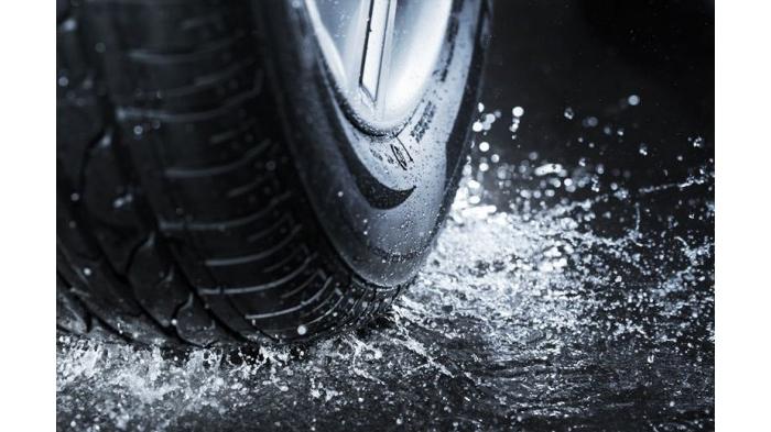 Kenali Bahaya Aquaplaning yang Kerap Diabaikan Para Pengemudi Mobil ... Kenali Bahaya Aquaplaning yang Kerap Diabaikan Para Pengemudi Mobil ...