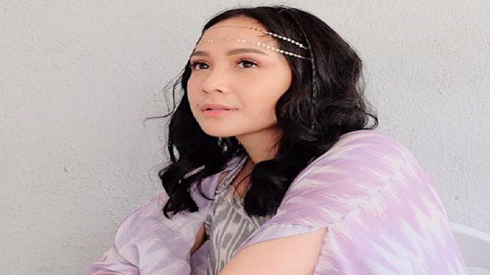 Tampil Modis Bergaya Denim on Denim Sambil Jinjing Tas Ratusan Juta Rupiah, Ini Penampilan ...