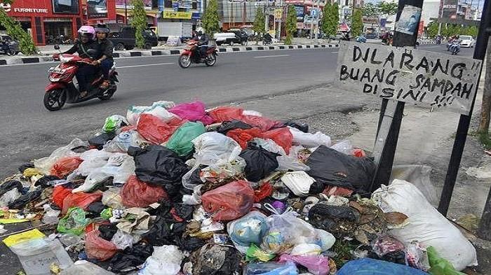 Awas, Ini Dendanya kalau Masih Suka Buang Sampah Sembarangan saat Naik ...