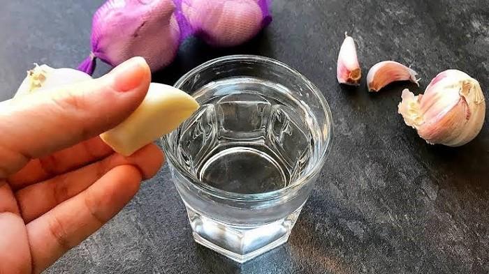 Rutin Minum Segelas Air Hangat dan Bawang Putih Tiap Hari, Dapatkan 7 ... Rutin Minum Segelas Air Hangat dan Bawang Putih Tiap Hari, Dapatkan 7 ...