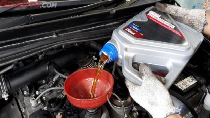 Lagi Marak Oli Mesin Mobil Palsu, Begini Cara Bedakan Mana yang Asli ...