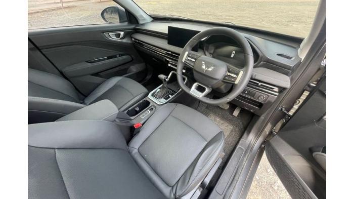 Review Desain Interior Wuling Alvez yang Modern dan Sporty Pakai Soft ...