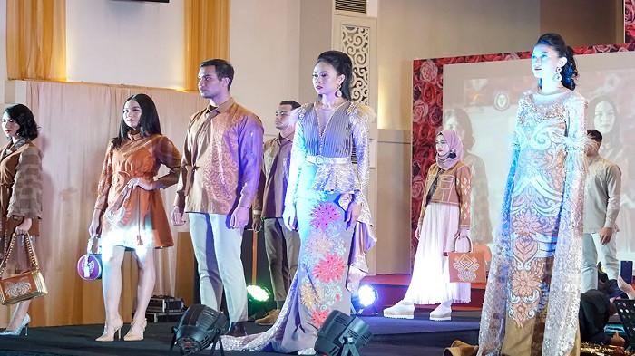 Intip Keindahan Kain Tenun Karawo, Punya 25 Motif dari Bumi Serambi ...