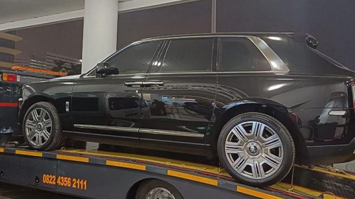 Cek Harga Mobil Rolls Royce Hadiah untuk Sandra Dewi dari Harvey Moeis ... Cek Harga Mobil Rolls Royce Hadiah untuk Sandra Dewi dari Harvey Moeis ...